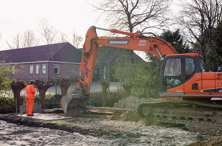 Vervuilde grond afvoeren - Dijkboom